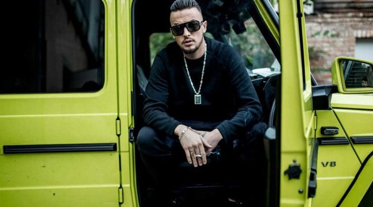 Azet packt ein ganzes Outfit in seine Deluxe Box! - Raptastisch