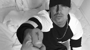 Raf Camora erklärt, warum der Rabe sein Markenzeichen ist - Raptastisch