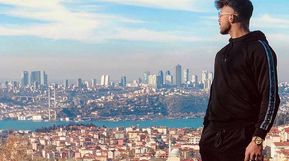 Newcomer Fero chartet mit seiner Debütsingle in den Top 10 - Raptastisch