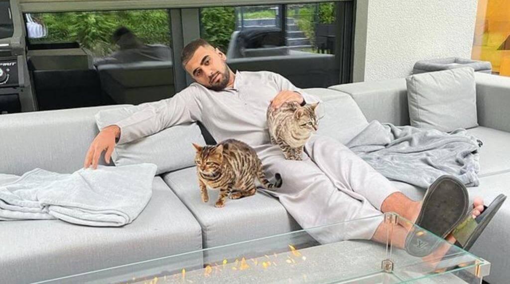 Eno schenkt seinem Bruder ein Luxusauto im Wert von 260.000 Euro ...