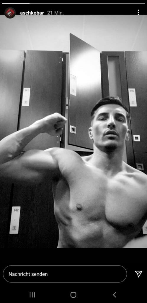 Noch breiter gepumpt - Asche hat sich zum Muskelberg trainiert ...