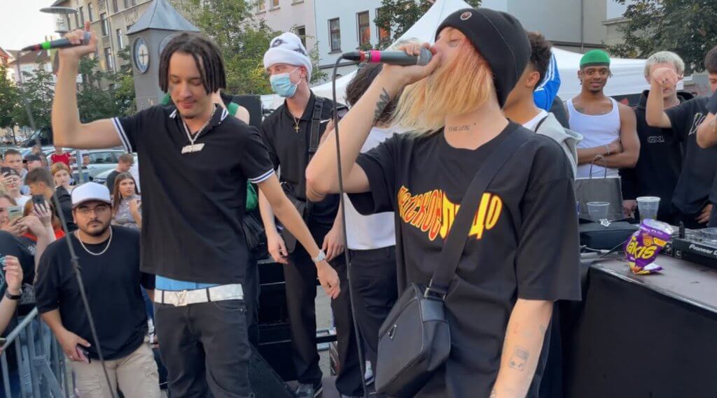 T-Low hilft einer Mutter, die kein Geld mehr für Essen hat - Raptastisch